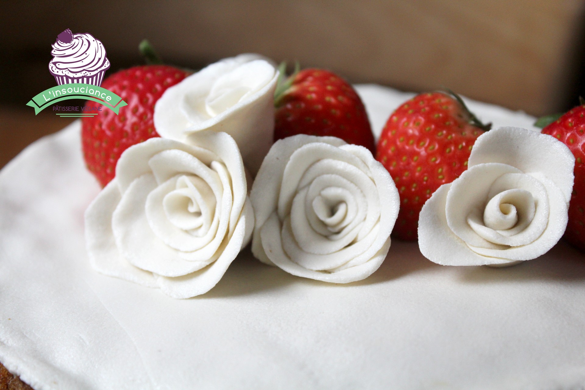 roses pâte d'amande - L'insouciance - Pâtisserie Végétale